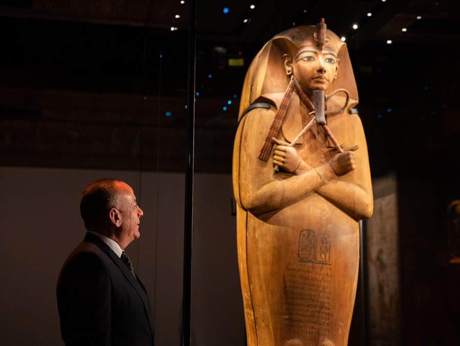 3,000-year-old golden treasures of Pharaoh Ramses II glisten at ...