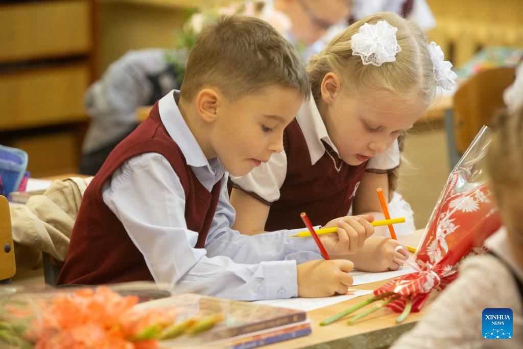 Middle, primary schools in Russia start new semesters-Xinhua