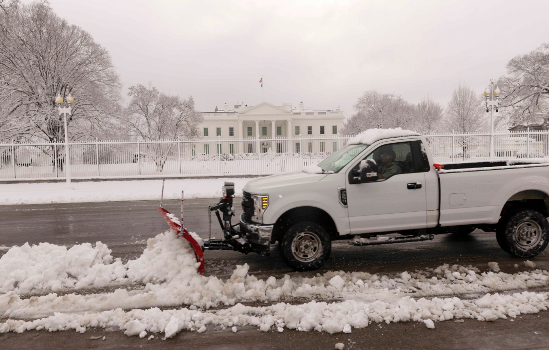 Heavy snow storms force massive cancellation of flights, cause other ...