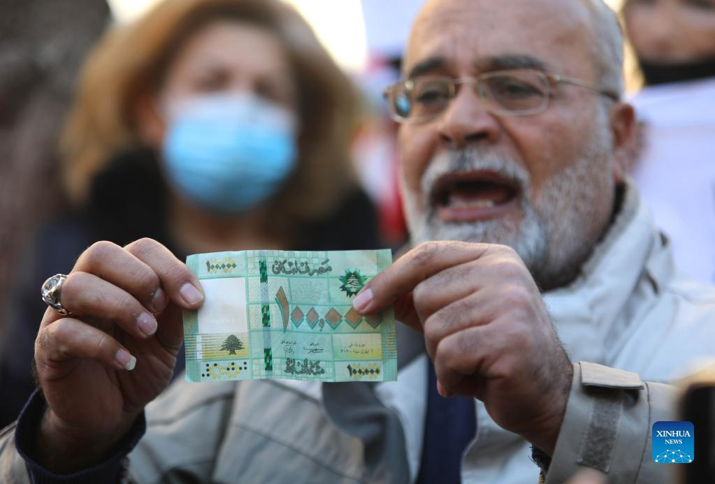 People protest against collapse of national currency in Beirut, Lebanon ...
