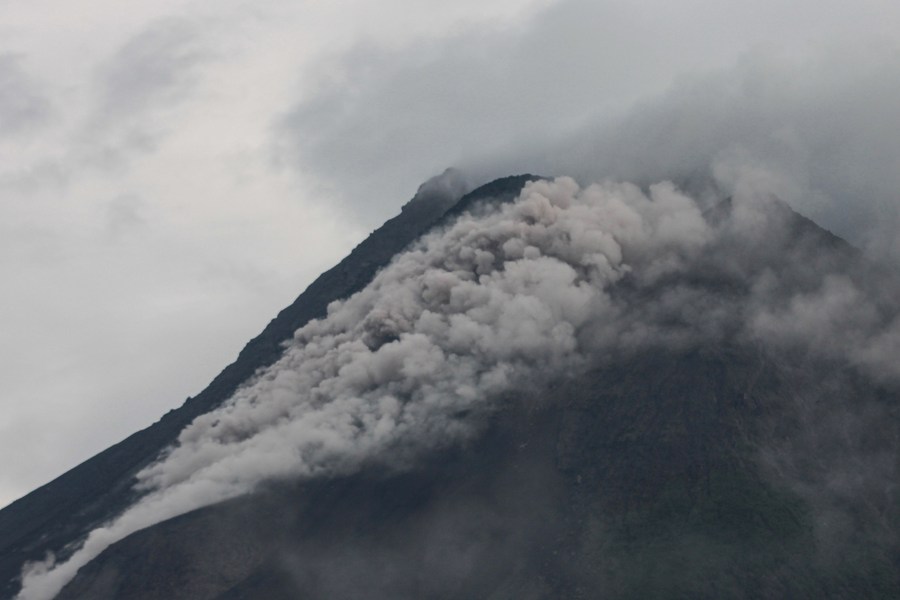 Asia Album: Indonesia's Mt. Merapi spews volcanic materials-Xinhua