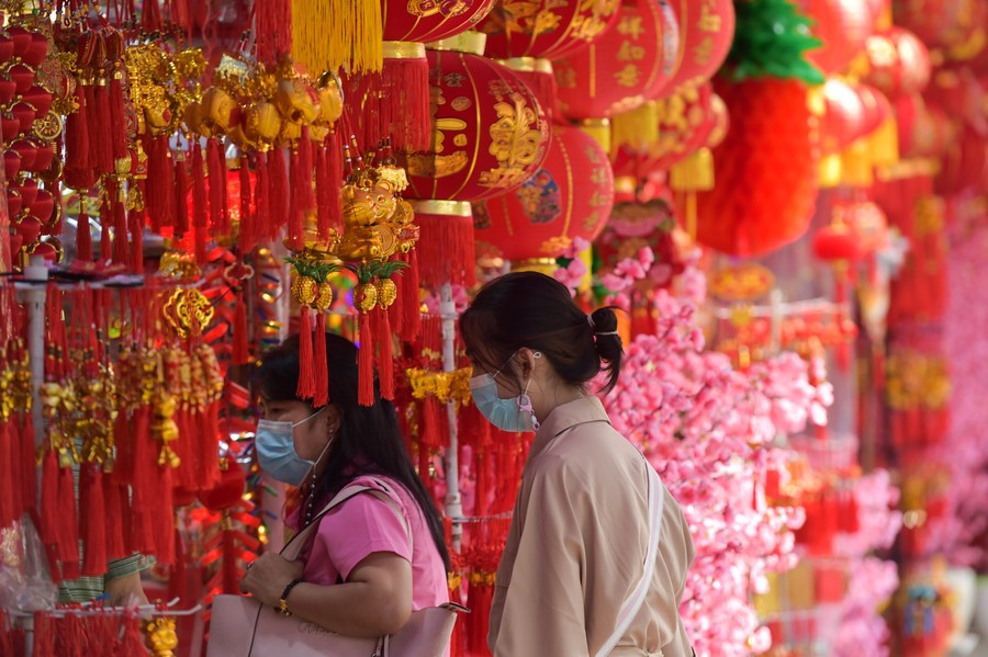 Asia Album: People shopping for upcoming Chinese Lunar New Year in ...
