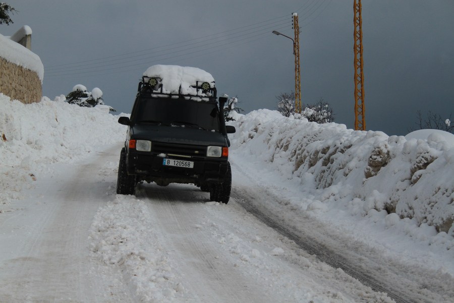 Mideast in Pictures: Blizzard besieges villages in north Lebanon-Xinhua