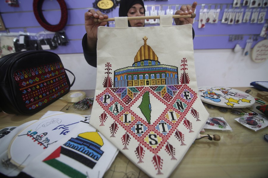 Mideast in Pictures: Palestinian embroidery, cherished cultural ...