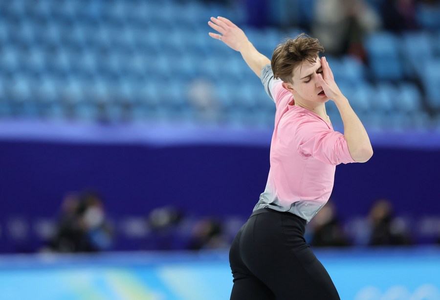 InPics: Men's single skating free skating match-Xinhua