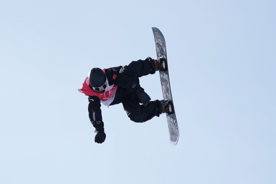 Feature: Dream comes true for China's teenage snowboarder-Xinhua