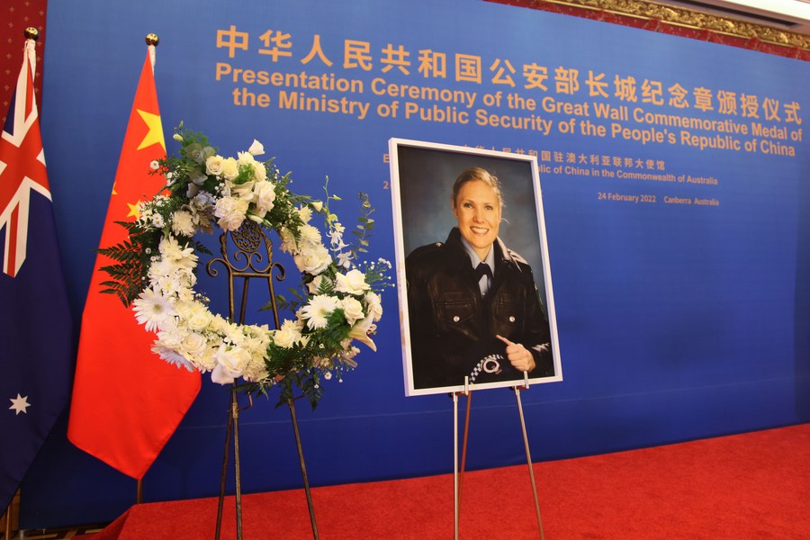 Late Australian police officer Kelly Foster honored for trying to save ...