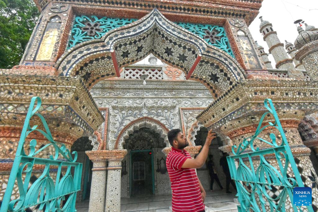 Feature: Centuries-old Bangladesh mosque made with Chinaware-plate ...