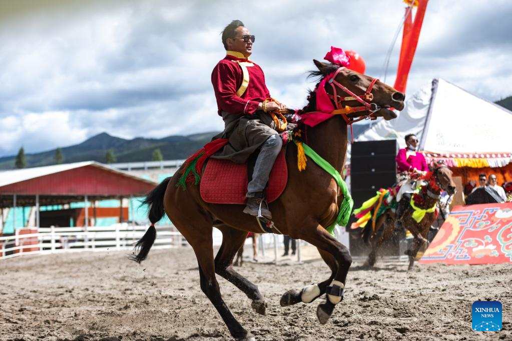 Horse racing festival held in SW China's Shangri-La-Xinhua