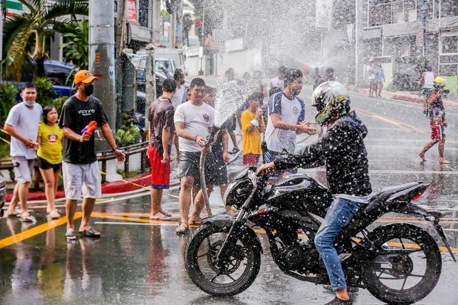 Asia Album: Wattah-Wattah Festival is back in the Philippines-Xinhua