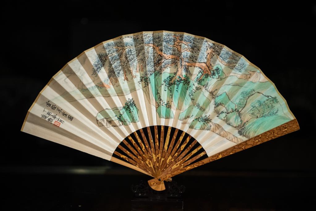 Yuezhou fan inheritor in central China's Hunan-Xinhua