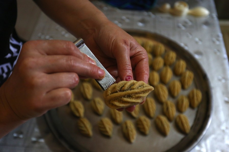Mideast in Pictures: Traditional Middle Eastern cookies make Eid al ...