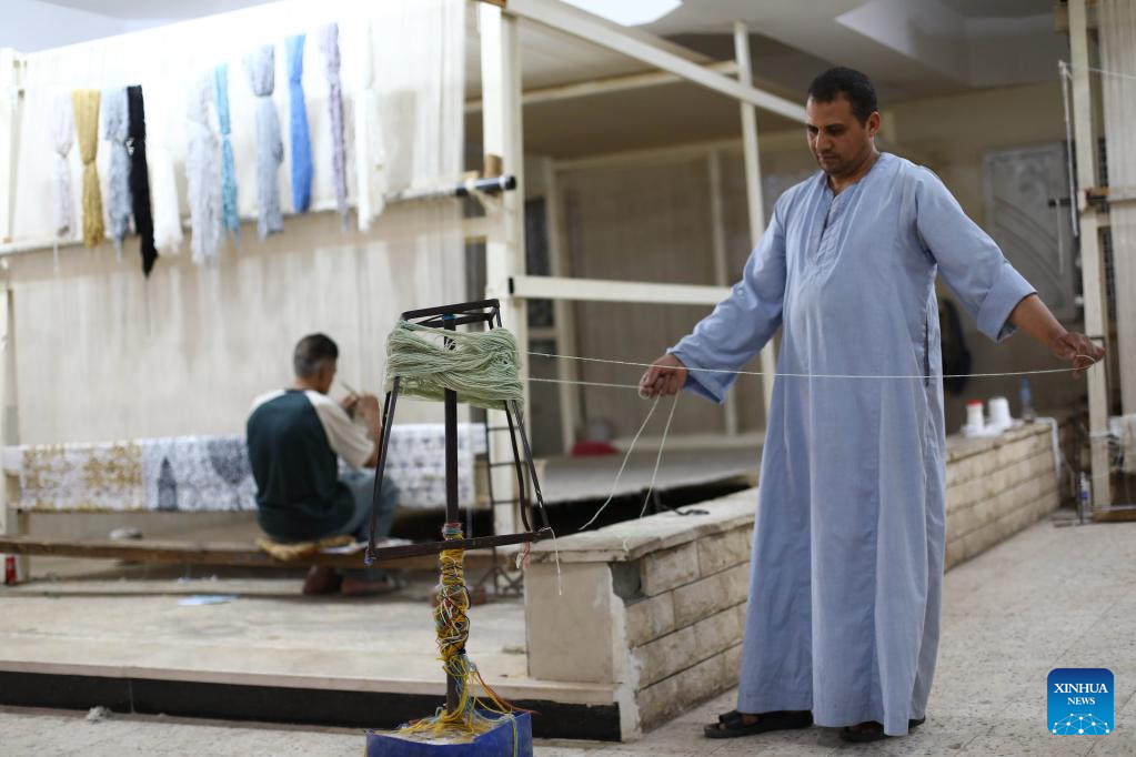 Feature: Egyptian carpet schools improve locals' lives in Saqqara ...