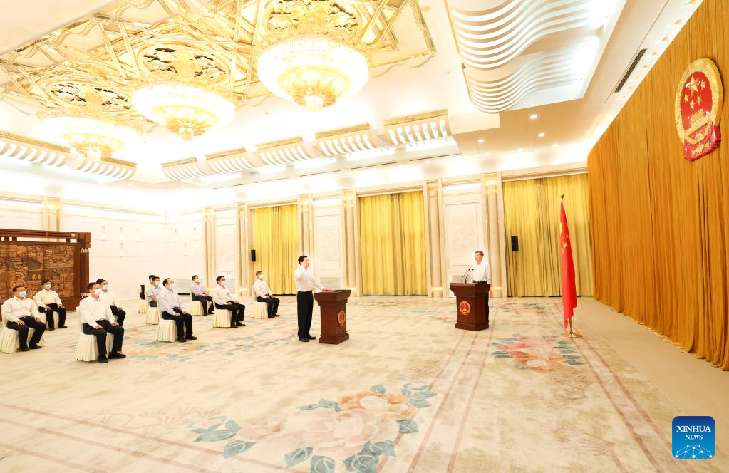 Oath-taking ceremony held by 13th NPC Standing Committee in Beijing-Xinhua