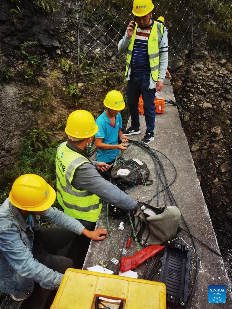 21 killed in 6.8-magnitude quake in China's Sichuan-Xinhua