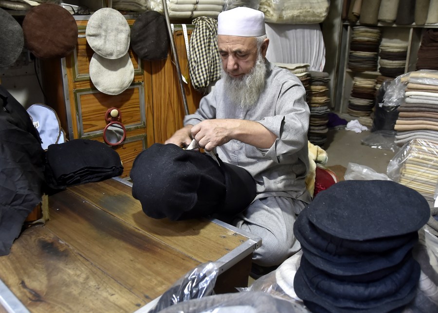Asia Album: Craftsmen make traditional caps for winter in Pakistan-Xinhua