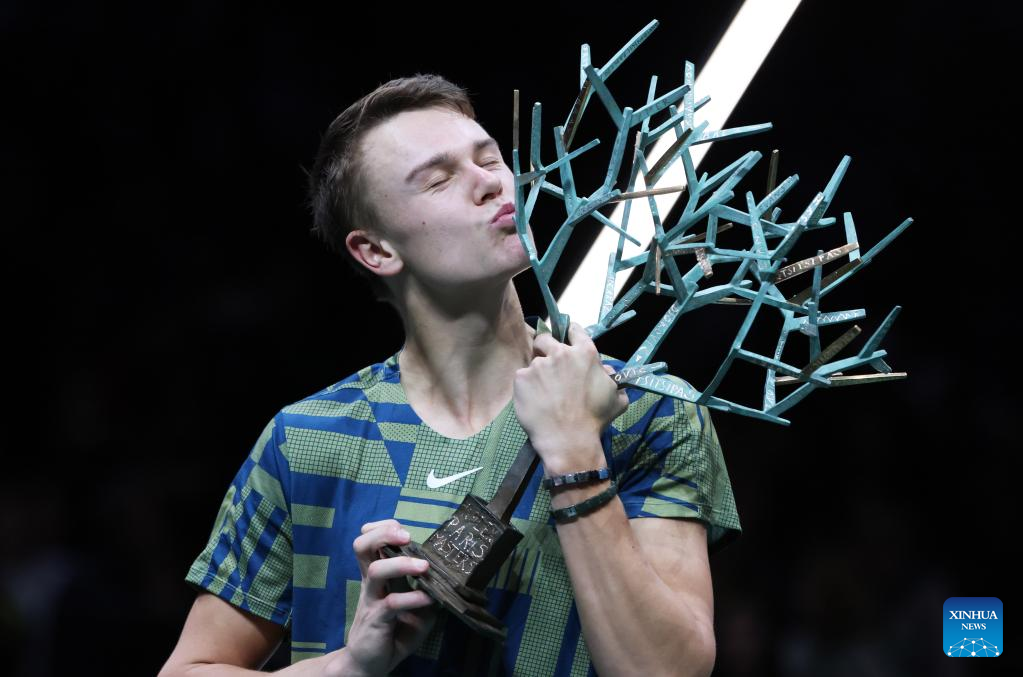 Highlights of men's singles final at Rolex Paris Masters tennis ...