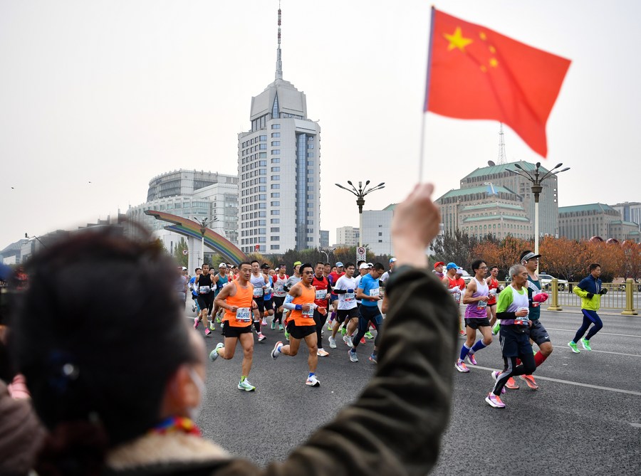86-year-old marathoner goes viral as Chinese embrace fitness-Xinhua