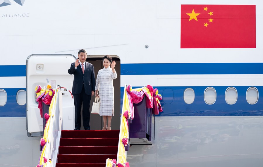 Xi arrives in Bangkok for APEC meeting, Thailand visit-Xinhua