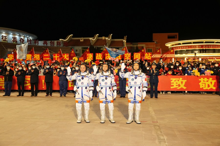 (EyesonSci)See-off ceremony held for Chinese astronauts of Shenzhou-15 ...