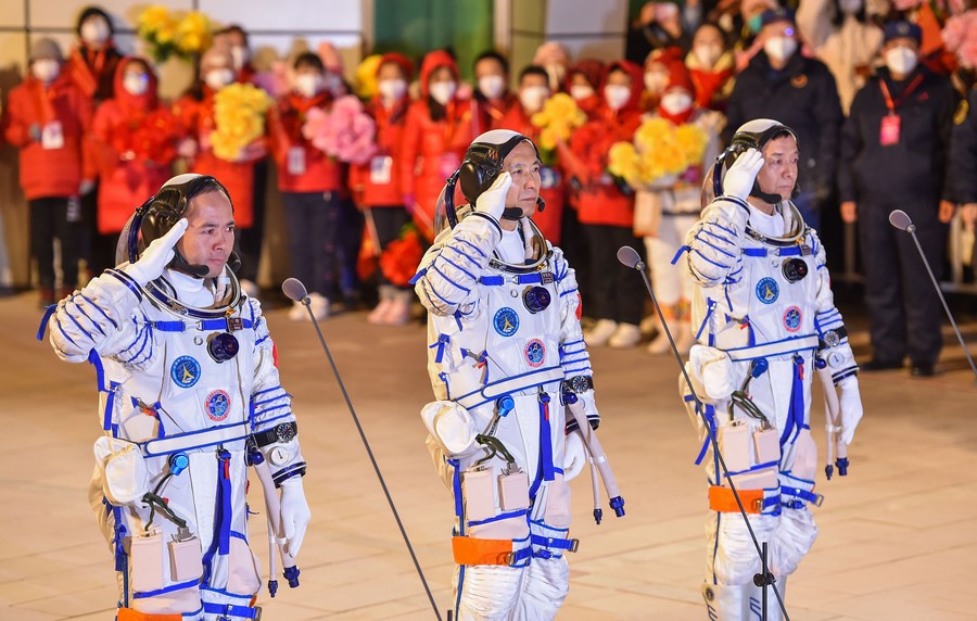 (EyesonSci)See-off ceremony held for Chinese astronauts of Shenzhou-15 ...