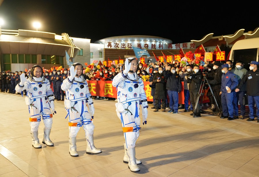 (EyesonSci)See-off ceremony held for Chinese astronauts of Shenzhou-15 ...