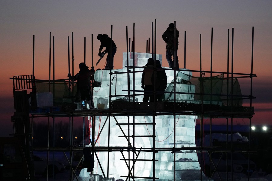 GLOBALink | Preparation for creating ice and snow sculptures underway ...