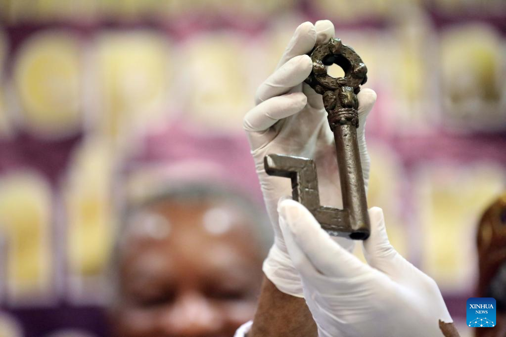 Germany hands over 22 artifacts looted by British colonists to Nigeria ...