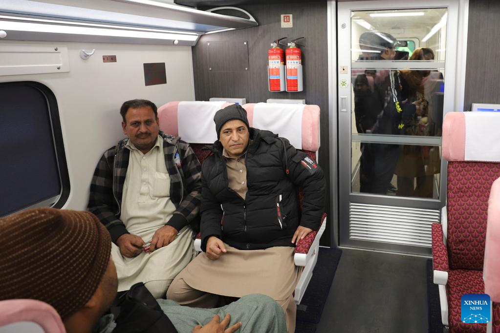 Feature: Advanced, high-tech Chinese coaches to enhance Pakistan ...