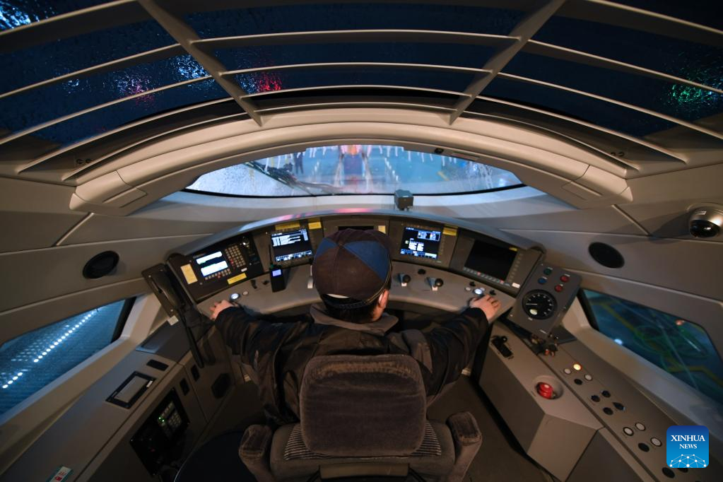 Train maintenance carried out in Changsha during Spring Festival travel ...