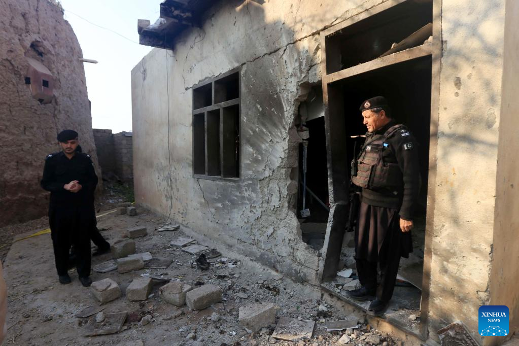 3 policemen killed in terrorist attack in NW Pakistan-Xinhua