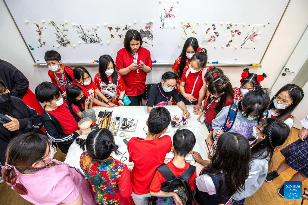 People experience traditional Chinese culture ahead of Chinese Lunar ...