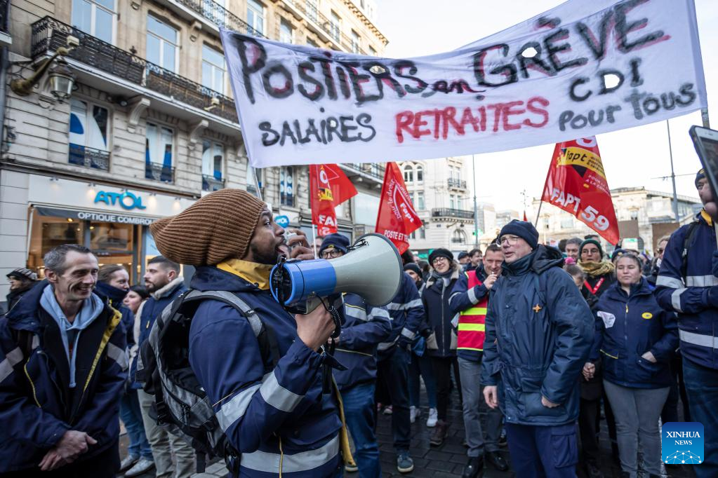 French workers stage 2nd mass strike over pension reforms-Xinhua