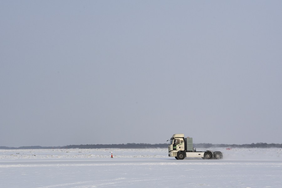 Car testing industry heats up in China's cold northeast city-Xinhua