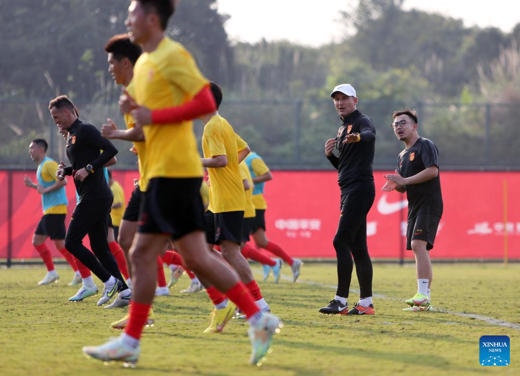 Chinese men's national football team attends training session in Haikou ...