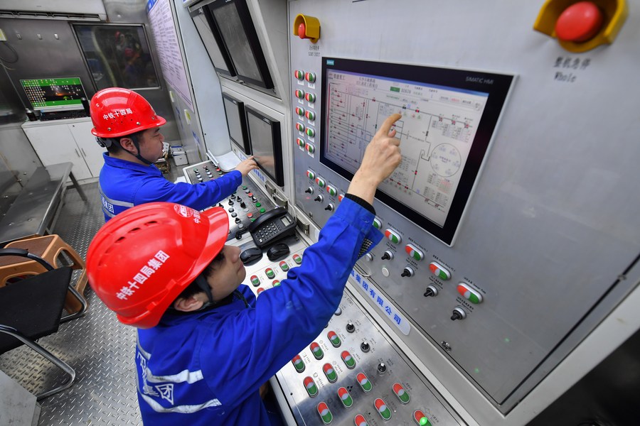 EconomyInFocus|Drill-through of two-way river-crossing passway in ...