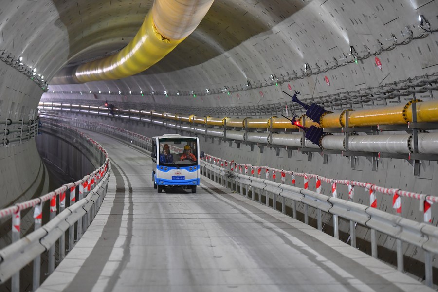 EconomyInFocus|Drill-through of two-way river-crossing passway in ...