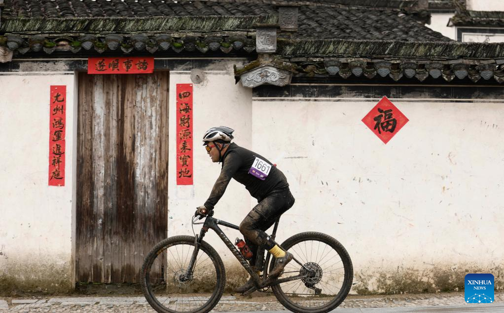 18th China Huangshan (Yixian) Int'l Cycling Open kicks off-Xinhua