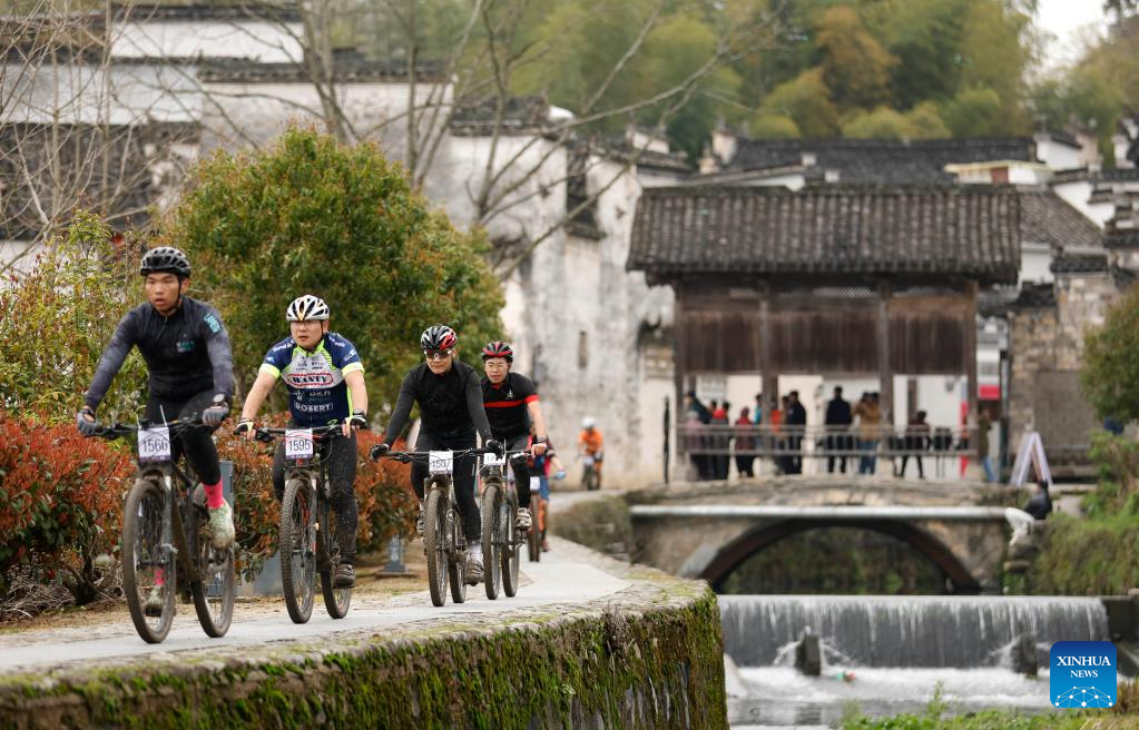 18th China Huangshan (Yixian) Int'l Cycling Open kicks off-Xinhua