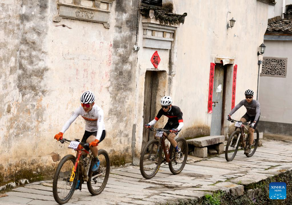 18th China Huangshan (Yixian) Int'l Cycling Open kicks off-Xinhua