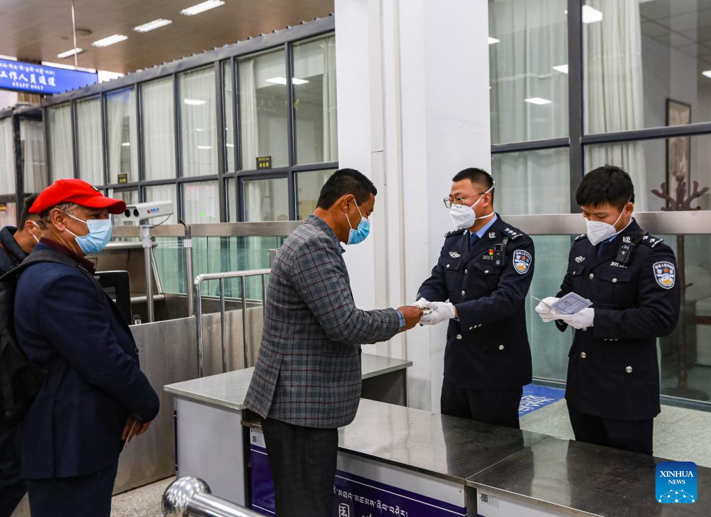 China Focus: Major China-Nepal land port resumes passenger clearance-Xinhua
