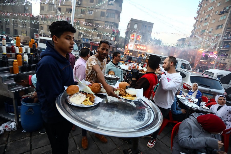 Mideast in Pictures: Egyptians have Iftar meals at historic gate of old ...