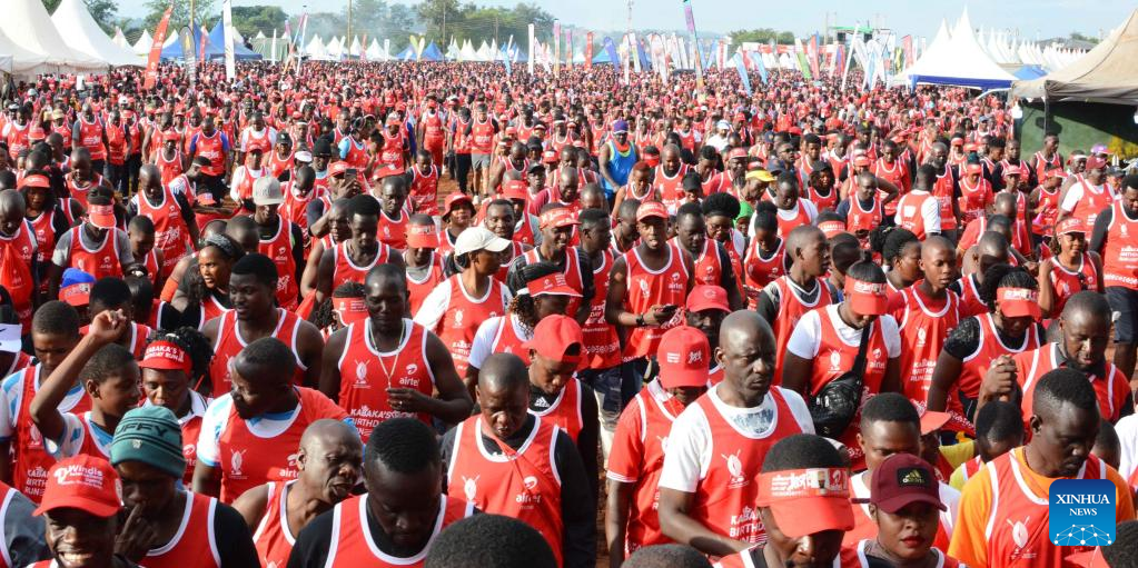 Thousands take part in marathon in Uganda to promote HIV/AIDS awareness ...