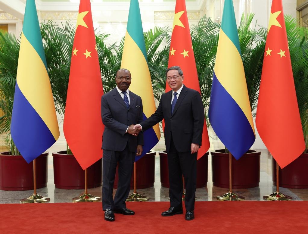 Chinese premier meets Gabonese president in Beijing