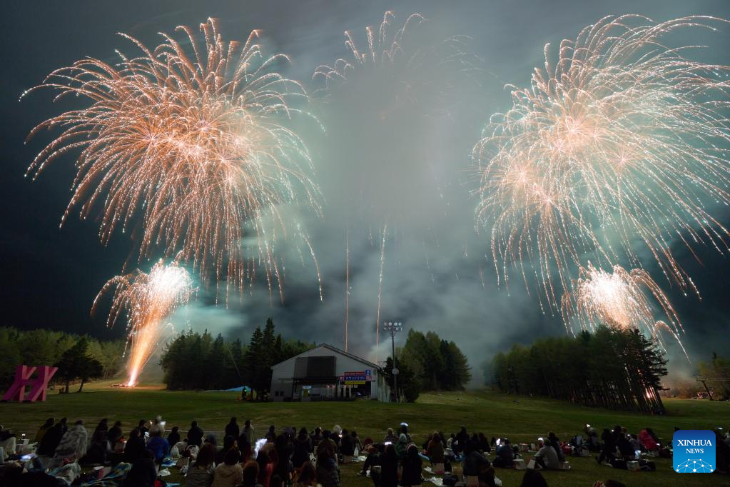 Fireworks show held in Yamanashi, Japan-Xinhua