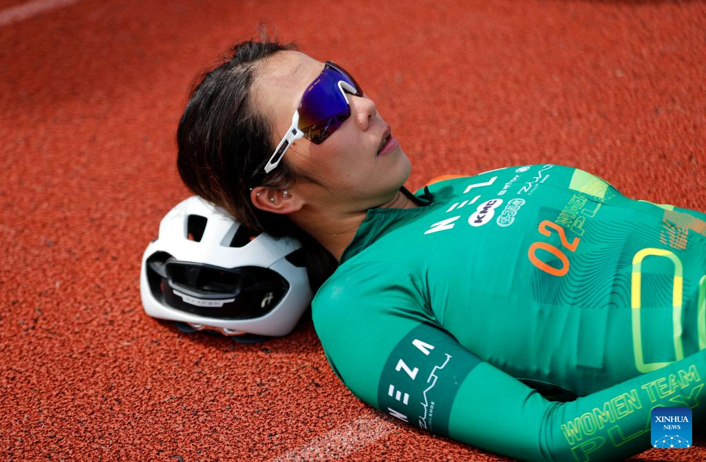 Female rider finds feeling of returning to nature in Anhui, E China-Xinhua