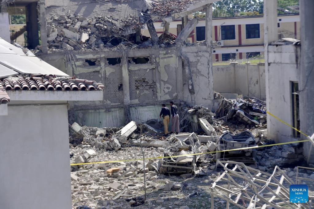 7 killed, 45 injured in twin blasts in NW Pakistan-Xinhua