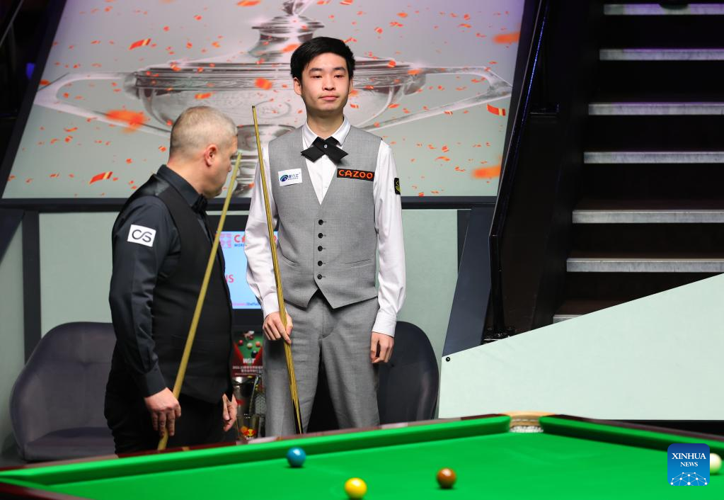 China's Si advances into quarterfinals at snooker worlds-Xinhua