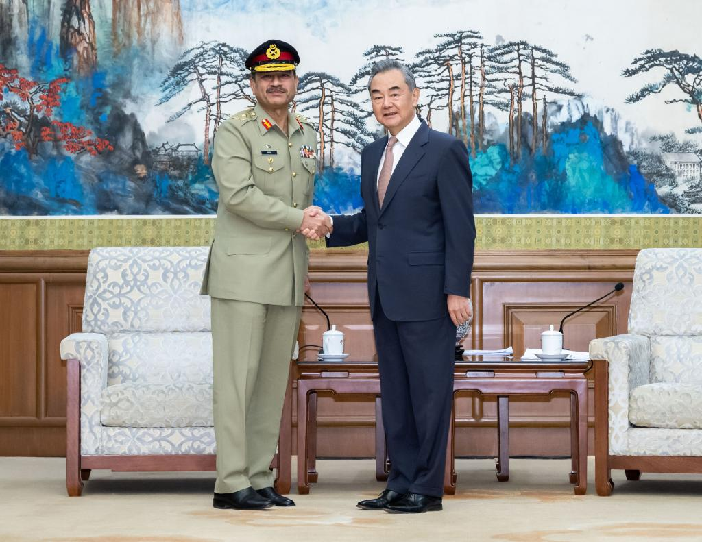 Senior Chinese diplomat meets Pakistani army chief-Xinhua