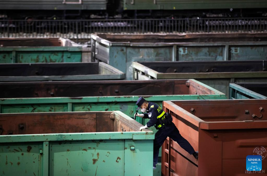 In pics: border inspection officials at Alataw Pass in Xinjiang-Xinhua